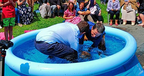 ‘Numerous’ conversions and baptisms in new network | Evangelicals Now
